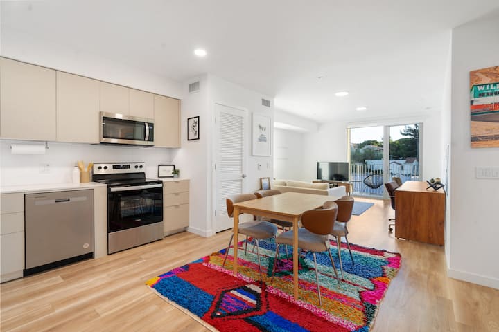 Beautiful Apartment 6 Blocks From The Beach - Venice Beach, CA