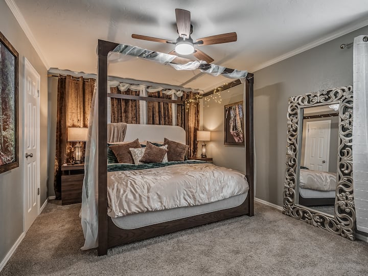 Family Game Retreat W/ Arcade + Fire Pit - Edmond, OK