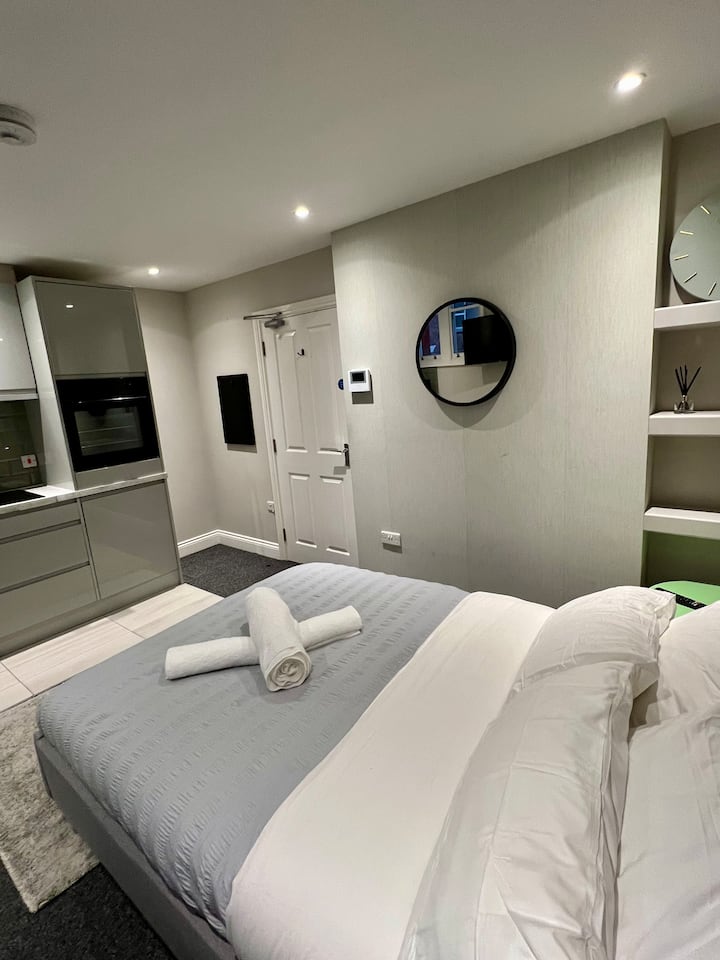 Nottingham Hotspot Studio • Brand New & Modern - Nottingham
