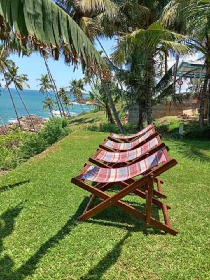 London Villa – Beachfront Hilltop Stay - Mirissa