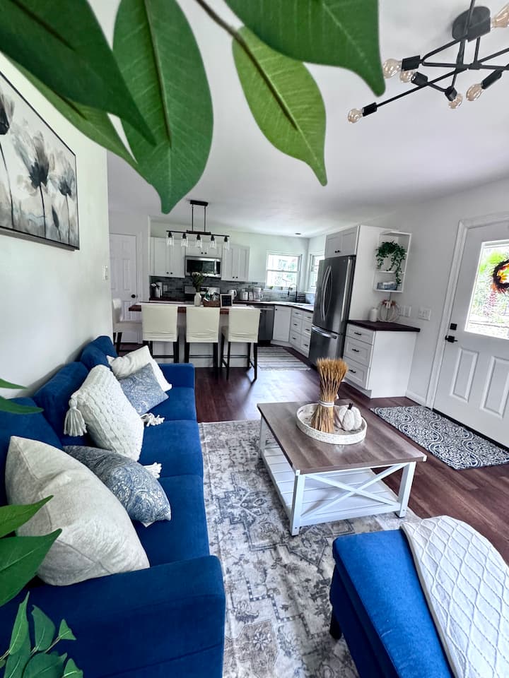 Tall Pines Cottage On A Private Lake - Stagecoach, TX