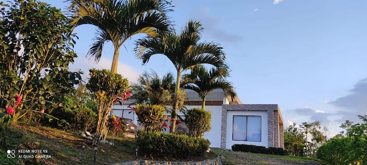 Hermosa Quinta Vacacional En Urbanización Privada - Pedro Vicente Maldonado