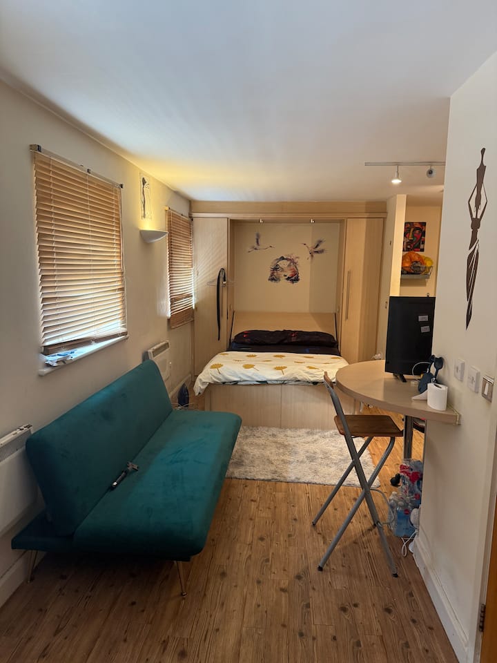 One Bedroom Close To City Centre - Birmingham