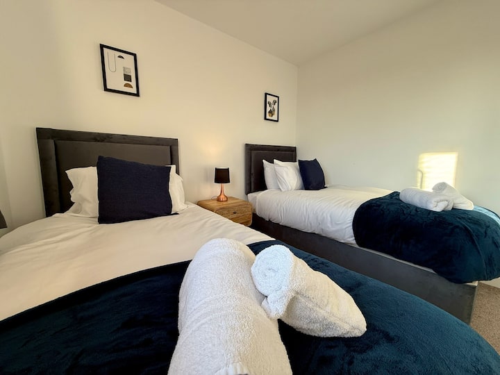 5br Home For Monthly Lets | Wi-fi & Parking - Loughborough