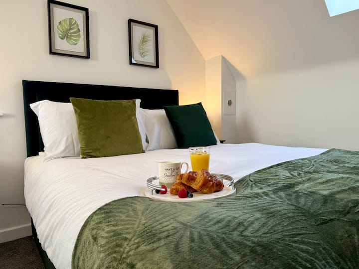 Ideal 5-br Home | Guests 13 | Fast Wi-fi - Loughborough