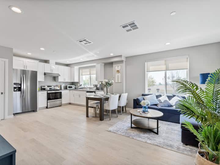 Stylish 3-level Home In Gated Arcadia Community - Monrovia, CA