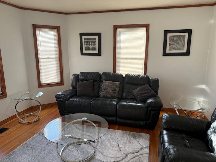 Apartment Walking Distance To Downtown Salem - Marblehead, MA