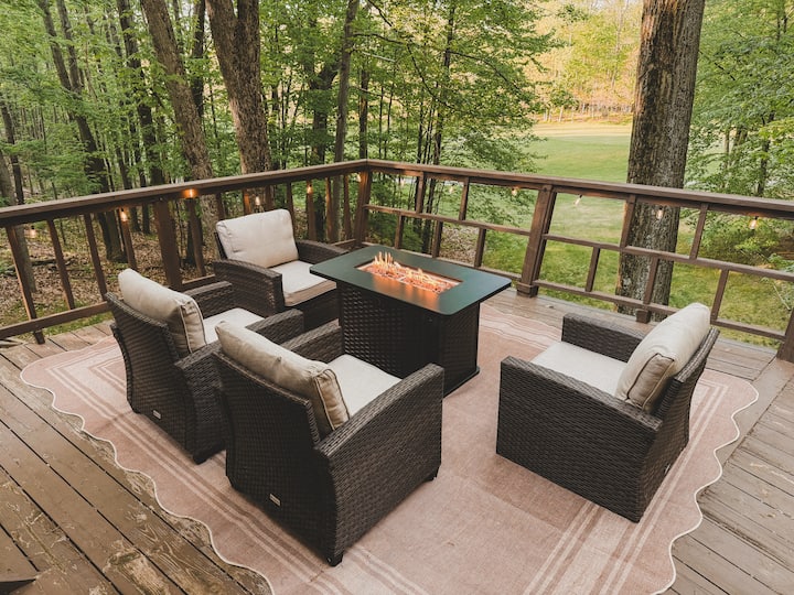 Cozy Golf/family Retreat | Firepit + Sunroom - Big Rapids, MI