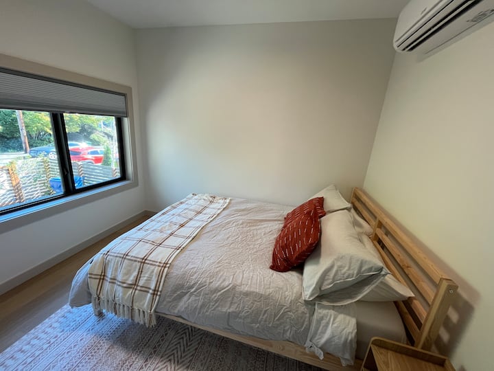 Brand New Cozy Fremont Home - Family Friendly! - Seattle, WA