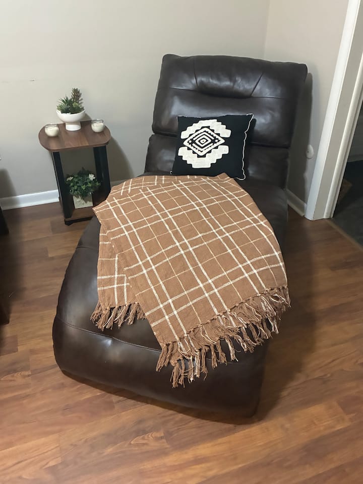 Charming Spaces Studio Apartment
Quiet Setting - Lansing, MI