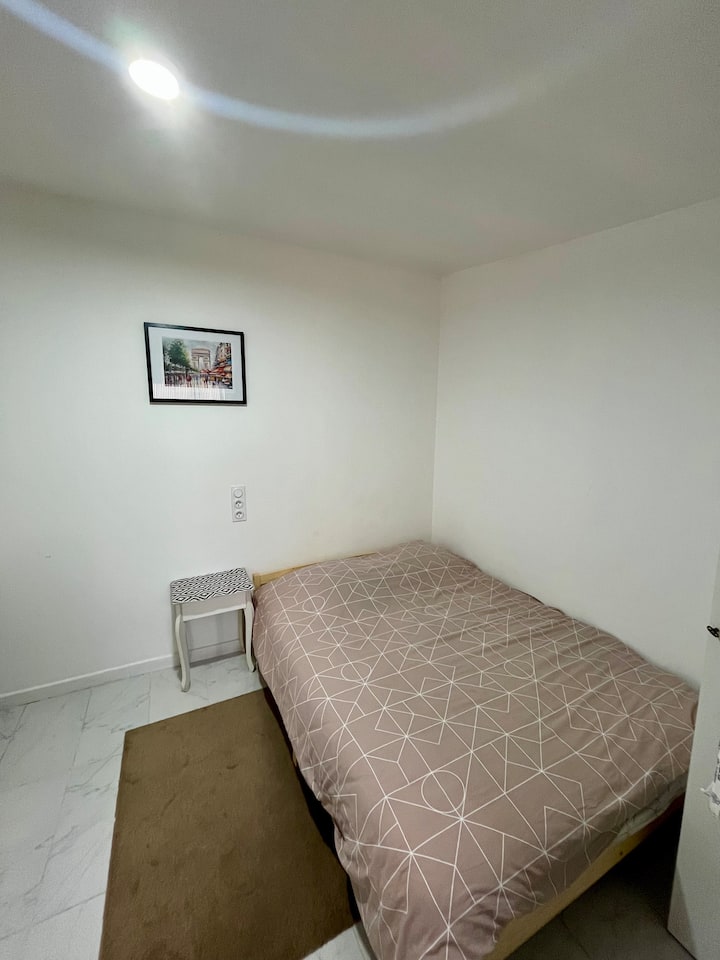 Studio De Jardin Indépendant - 12 Min Du Métro 13 - Saint-Denis, France