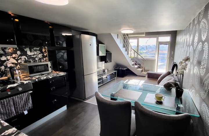 Комфорт и стиль: квартира с панорамой города - Burgas