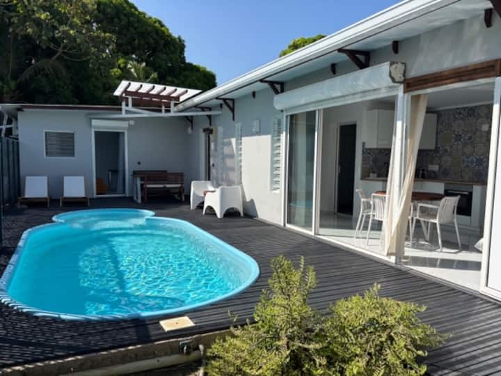 Villa De Standing
"Le Dwelling"
Piscine & Jacuzzi - Guyane française