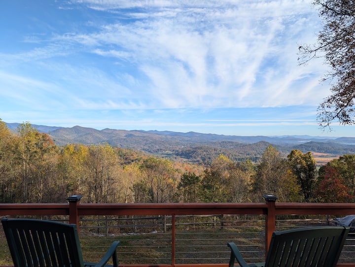 Henry Mountain Hideaway. Long Range Views. Private - Brevard, NC