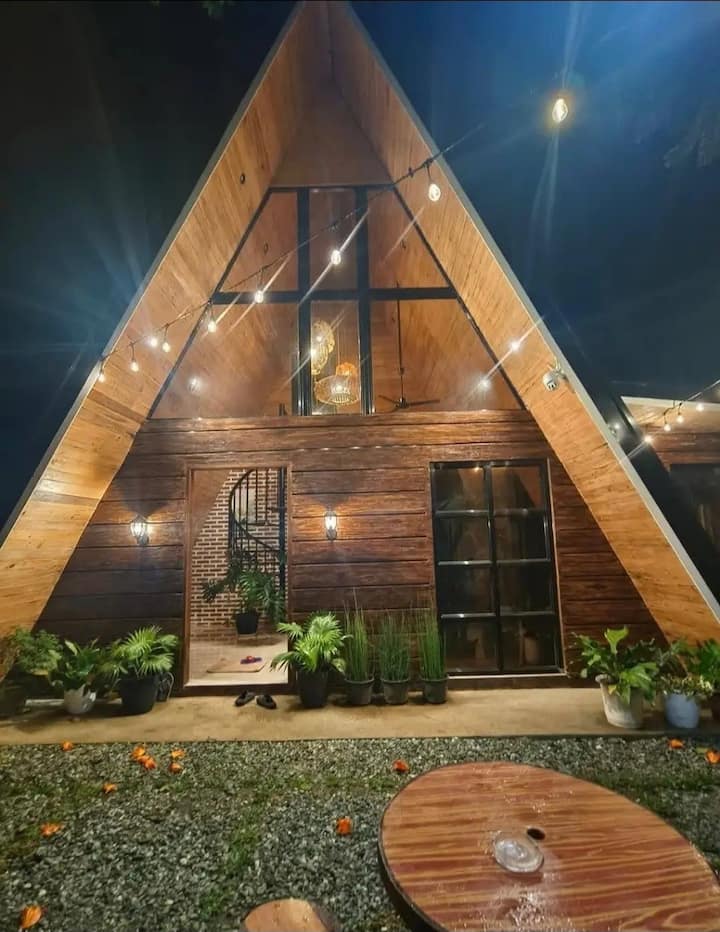 Pet-friendly Rustic A-frame Cabin Near Tagaytay - Amadeo
