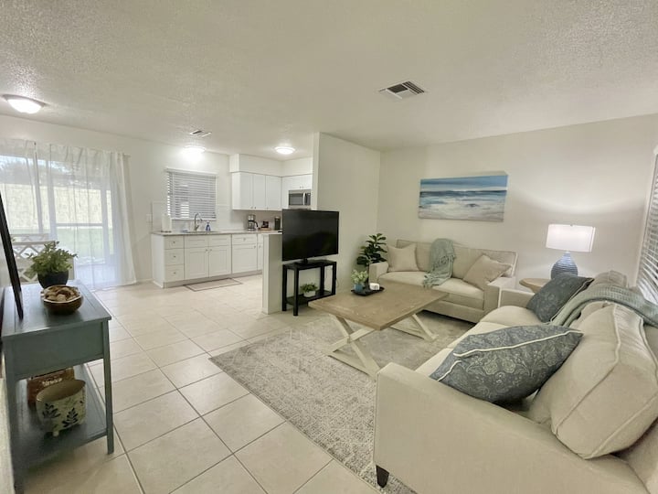 Updated Duplex Unit 2.5miles To Manasota Key Beach - Englewood, FL