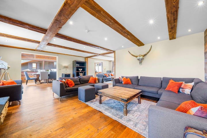 Luxury Ski-inout Chalet With Hot Tub Sleeps 25 - Morzine