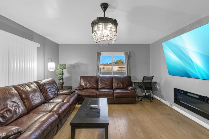 Spacious Duplex Near Falls & Attractions - Niagara Falls, NY