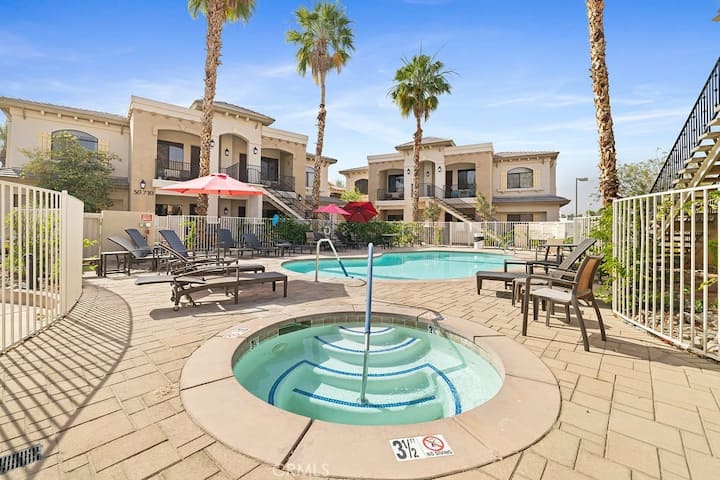 Old Town Condo With Pools & Spa - La Quinta, CA