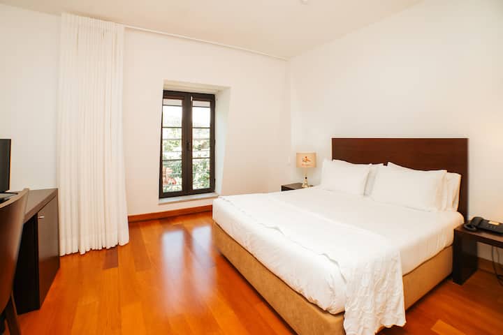 Eirado Hotel 301 - Quarto Duplo Frente, Vista Rua - Vila Verde
