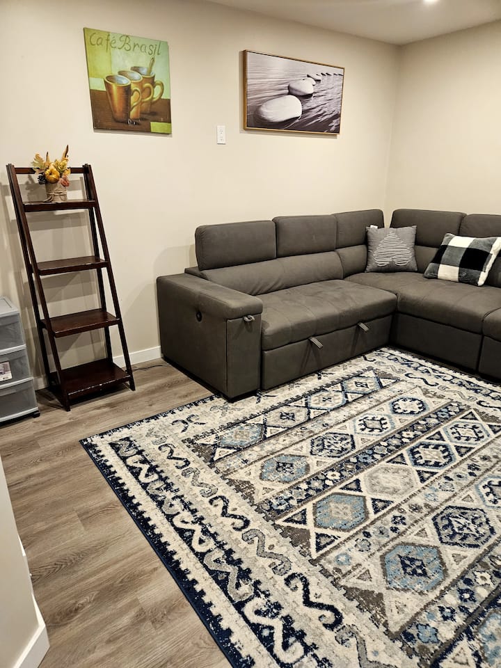 Private One-bedroom Basement Suite - Airdrie