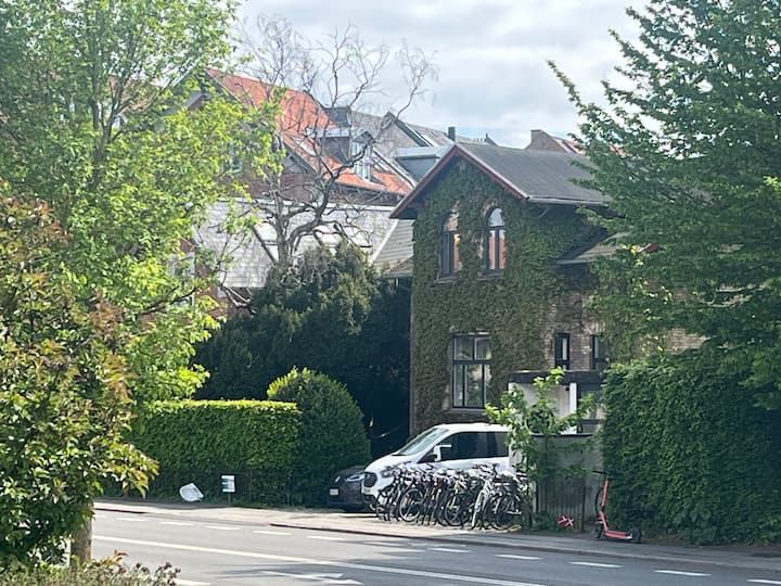 Hel Lejlighed I Fantastisk Villa Midt I Aahus - Aarhus