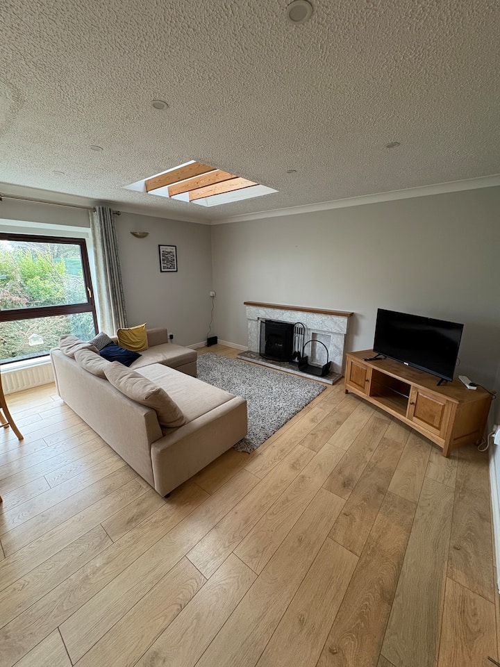 Ideally Located Salthill Apartment - Galway