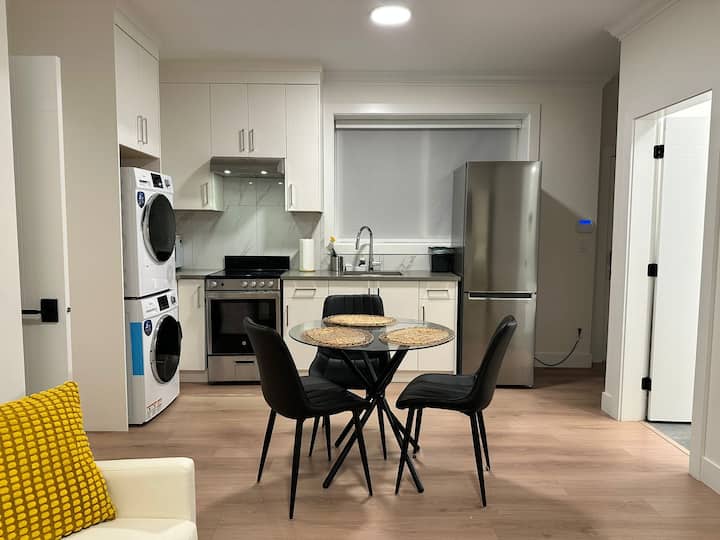 Cozy 2 Bedroom Suite In Burnaby - 新西敏
