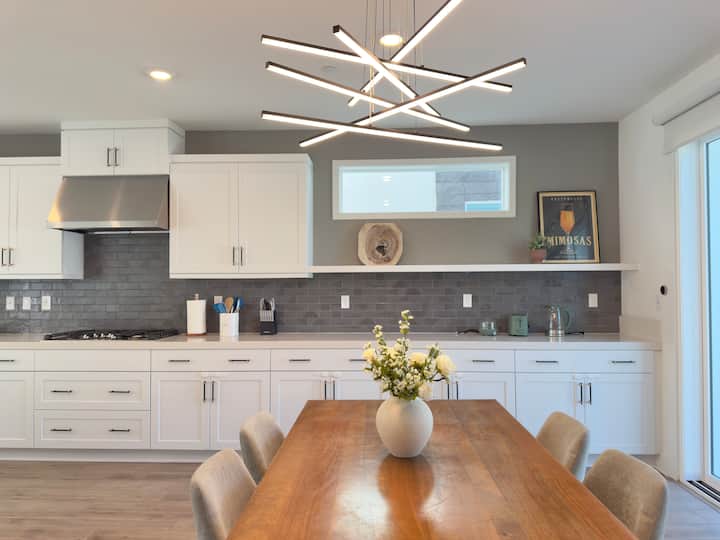 Modern 4br Retreat Steps From The Solis Park - Irvine, CA