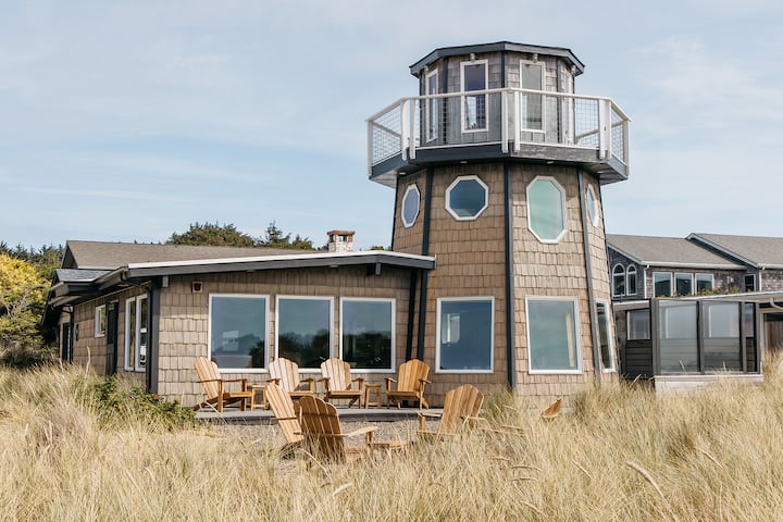 Lighthouse On The Beach With Hot Tub & Fire Pit - Manzanita, OR