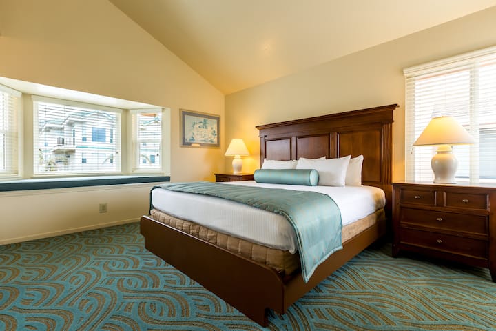 3 Units | Kitchen | Free Parking | Near Beach - Oxnard, CA