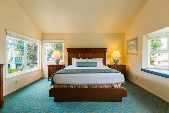 2 Units | Kitchen | Free Parking | Near Beach - Oxnard, CA