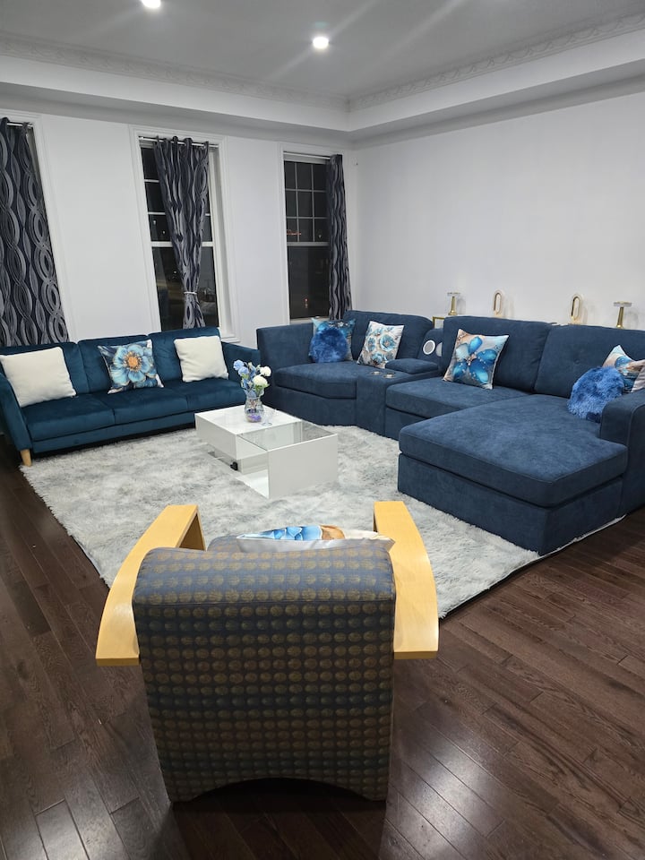 Spacious, Private Family Friendly 2br Townhouse - Brampton