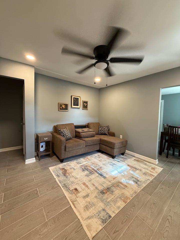 Cozy Family Home W/ Yard – Sleeps 6 Comfortably - 브라운즈빌