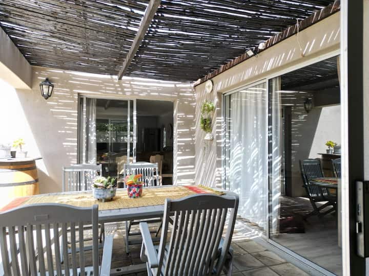 Modern 3 Bedroom 2 Bathroom House - Distrikt Kapstaden