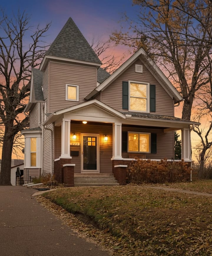 Family Retreat: Sauna, Firepit & Downtown View - Saint Paul, MN