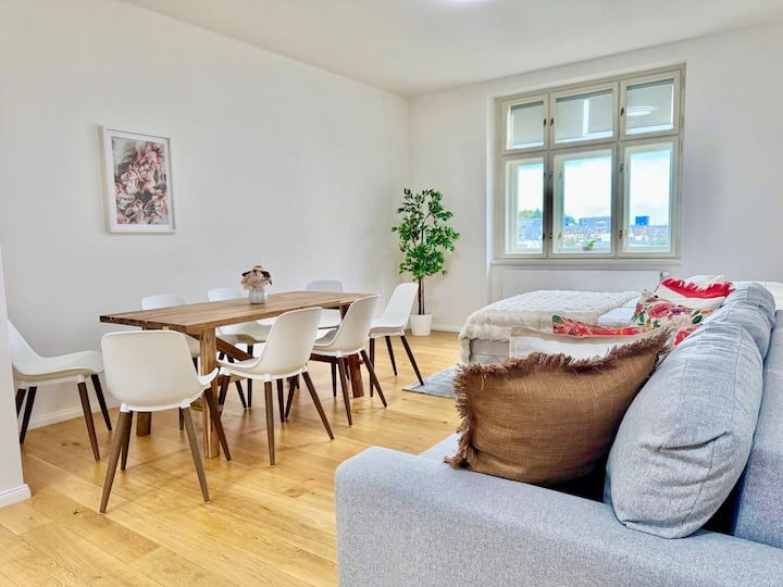 Luxury | Modern | Central | View - Prag