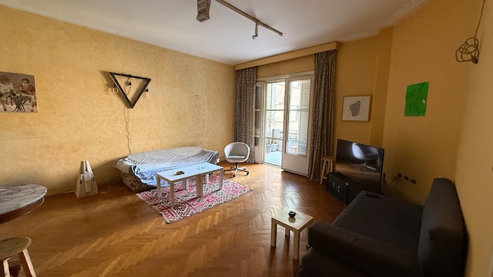 Cozy Downtown Retreat With Balcony & Classic Charm - Cairo