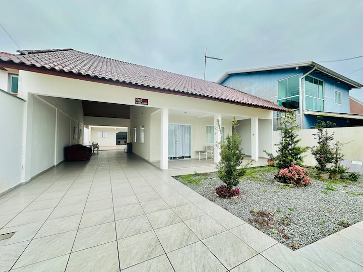 Casa C/piscina, Ar Cond, 14 Pessoas Próxima Praia - Matinhos