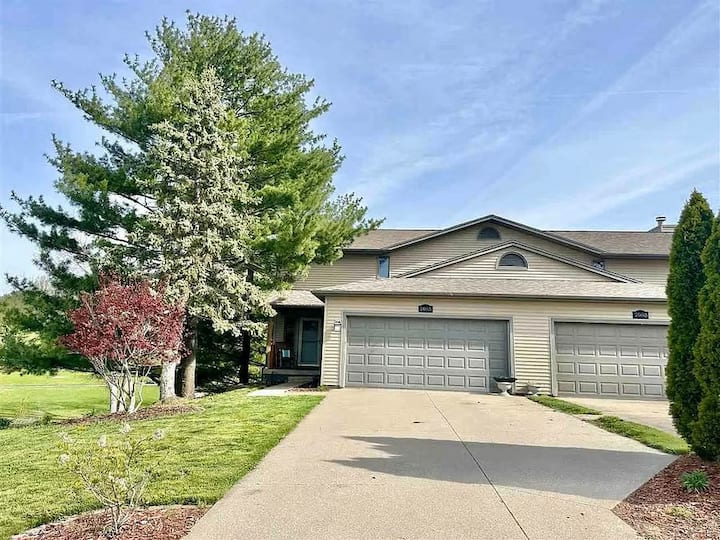 Private, Furnished Room Overlooking A Park - Iowa City, IA