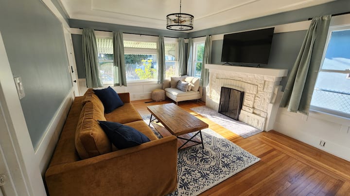 Craftsman Beach Bungalow - Strawberry, CA