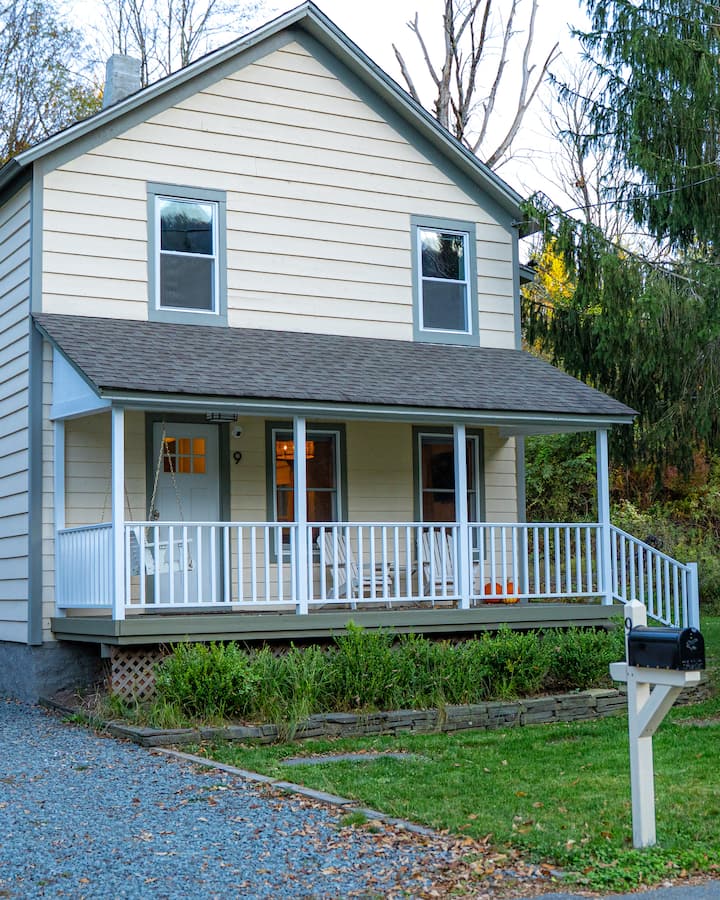 The Manor Farmhouse - Livingston Manor, NY