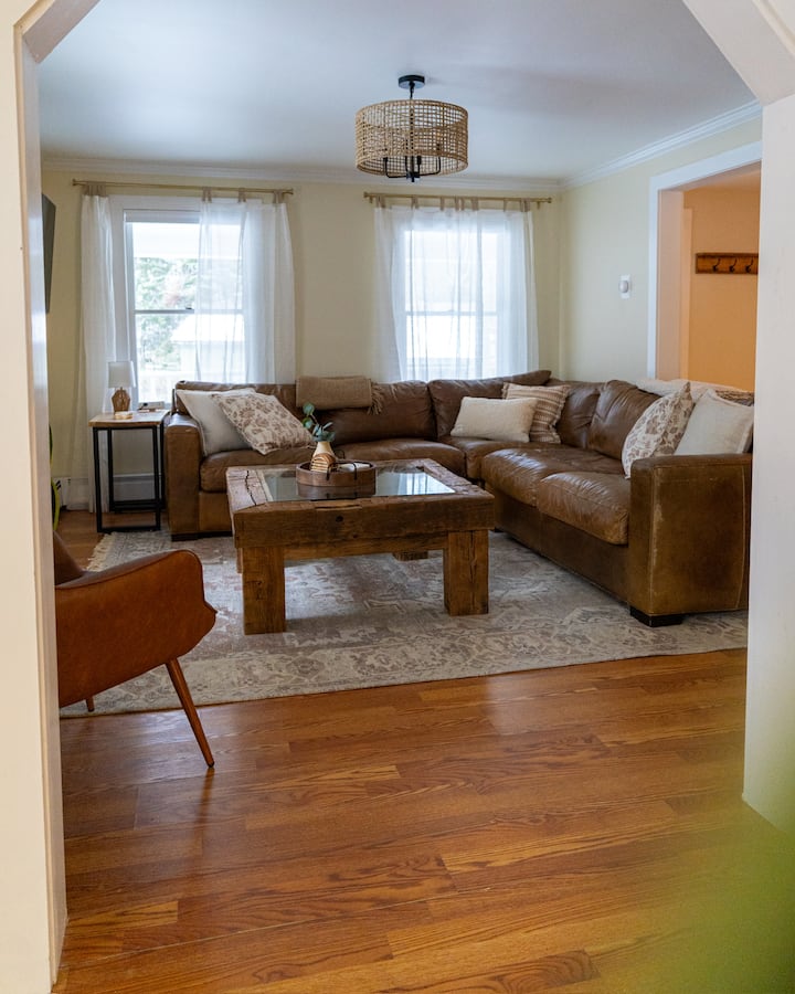 The Manor Farmhouse - Livingston Manor, NY