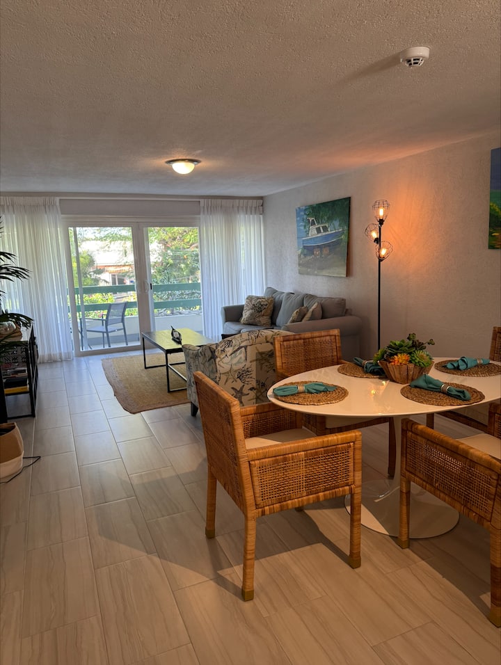 2br Condo Near Beach W/ Pool - Worthing