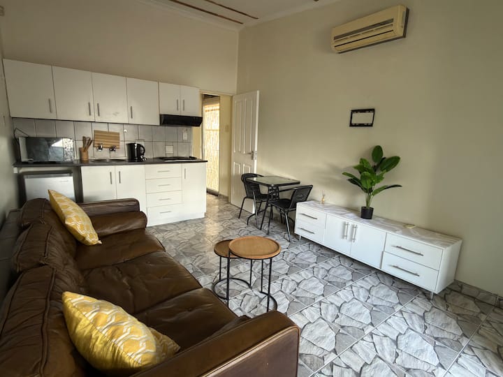 Cosy, Close To Amenities, 10 Minutes Walk To Town - Windhoek