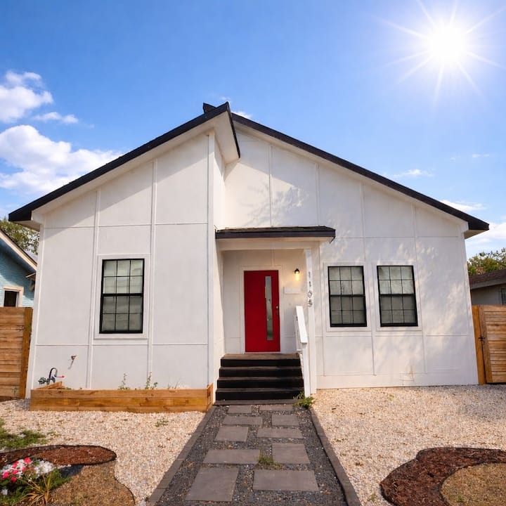 6 Bedrooms Total House 2 Master Suites Downtown - San Antonio, TX