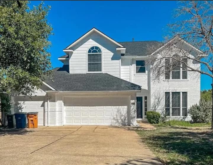 Modern Austin King Suite · Wi-fi & City Views - Pflugerville, TX