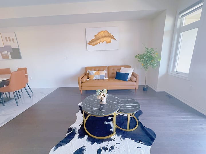 Luxury 6-bedroom Retreat For 12 | Bright/spacious - Markham