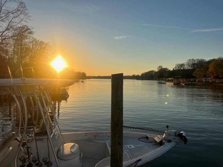 Lake Norman Getaway With Dock Access + Parking - Davidson, NC