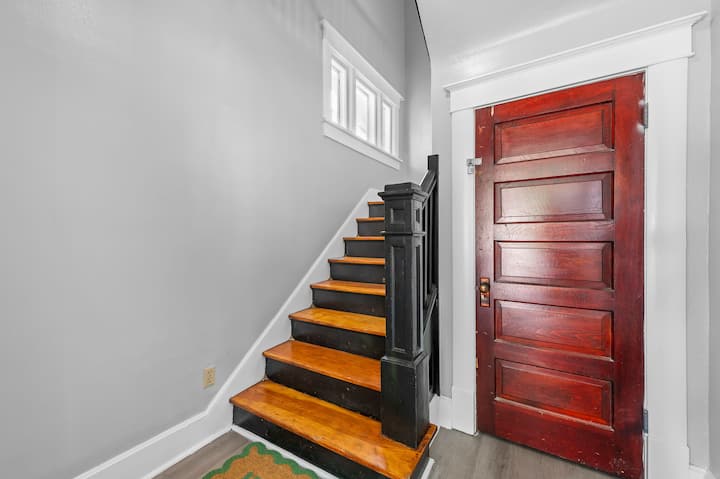 St. Joseph Historic 3br W/ Workspace Near Downtown - Saint Joseph, MO